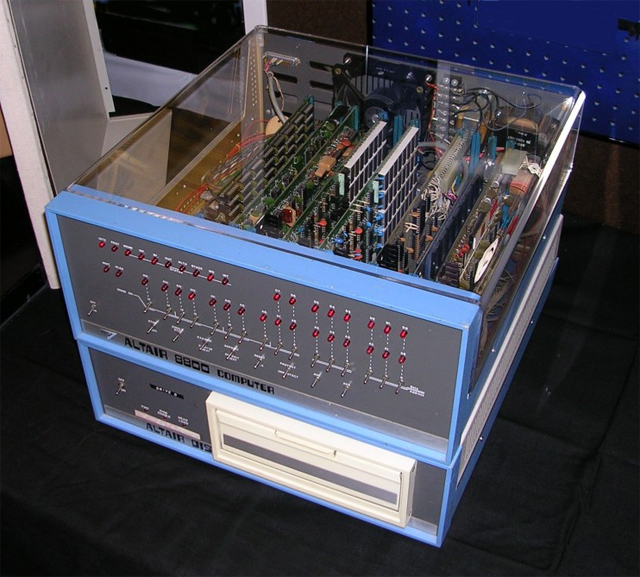 Un clon de la Altair 8800, la primera microcomputadora personal