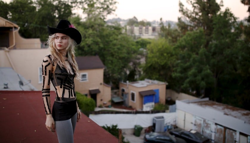 Grimes lanza visual inspirado en videojuegos, películas y un poema