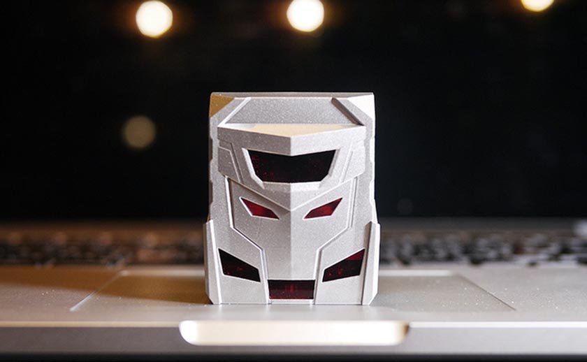 ODiN, un mouse láser con forma de Decepticon