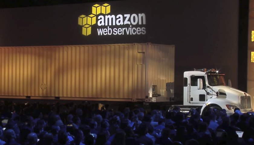 100 petabytes de información en un tráiler
