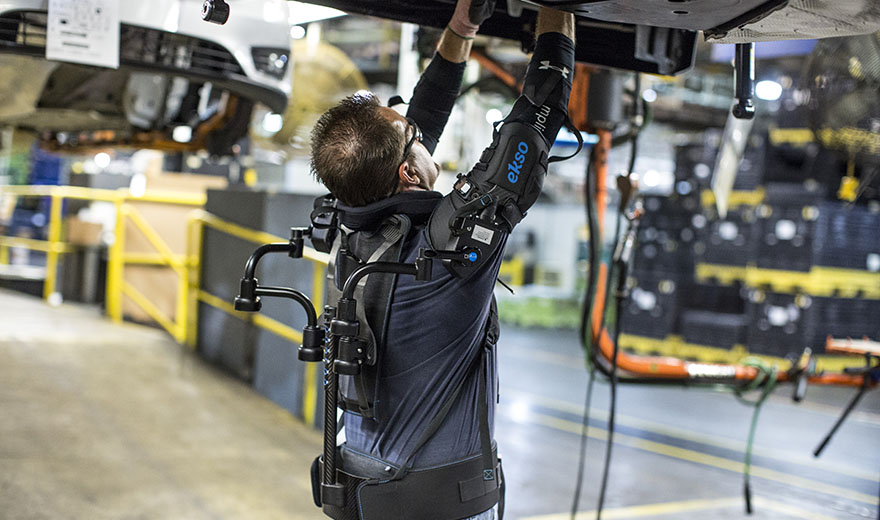 EksoVest, el exoesqueleto que ocupa Ford para ayudar a sus trabajadores