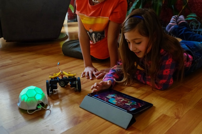 Conoce a Bucky, el robot mexicano para combatir la brecha digital