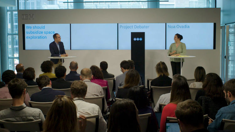 IBM Debater: Un programa de IA que argumenta como los seres humanos