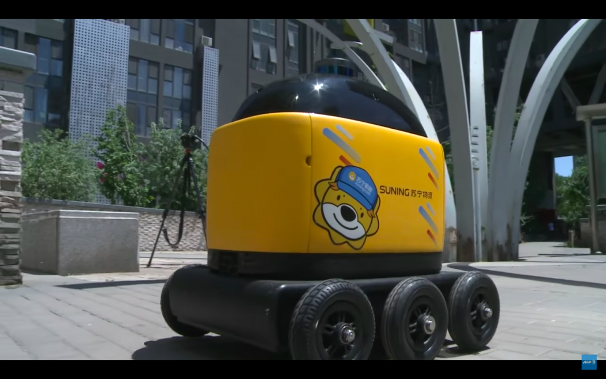 VIDEO: Mira en acción a los robots repartidores autónomos de China