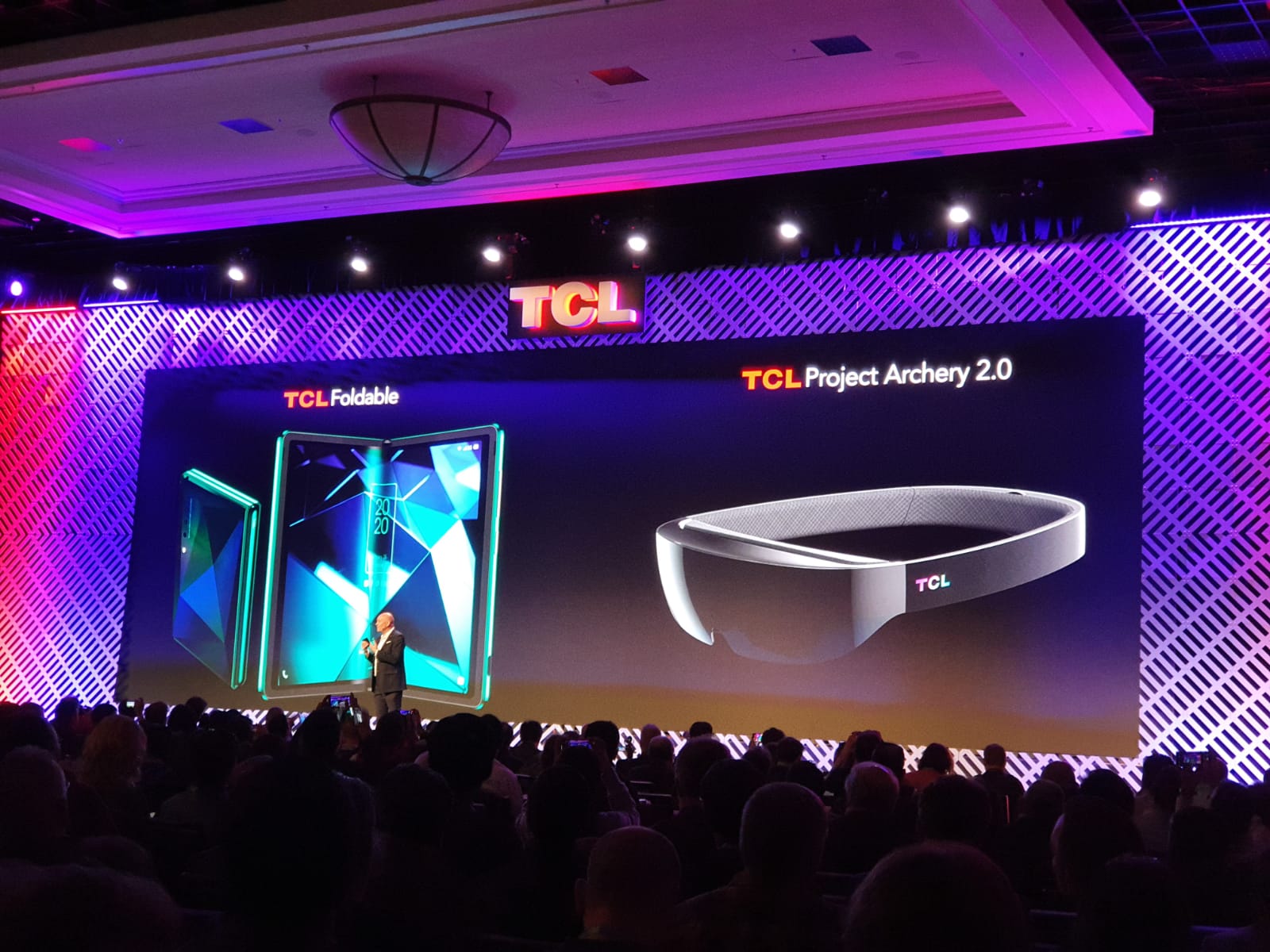 unocero - CES 2020: TCL anunció una nueva serie de smartphones que costarán menos de 500 dólares