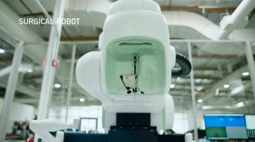 unocero - Elon Musk presenta el chip de Neuralink que se implanta en el cerebro