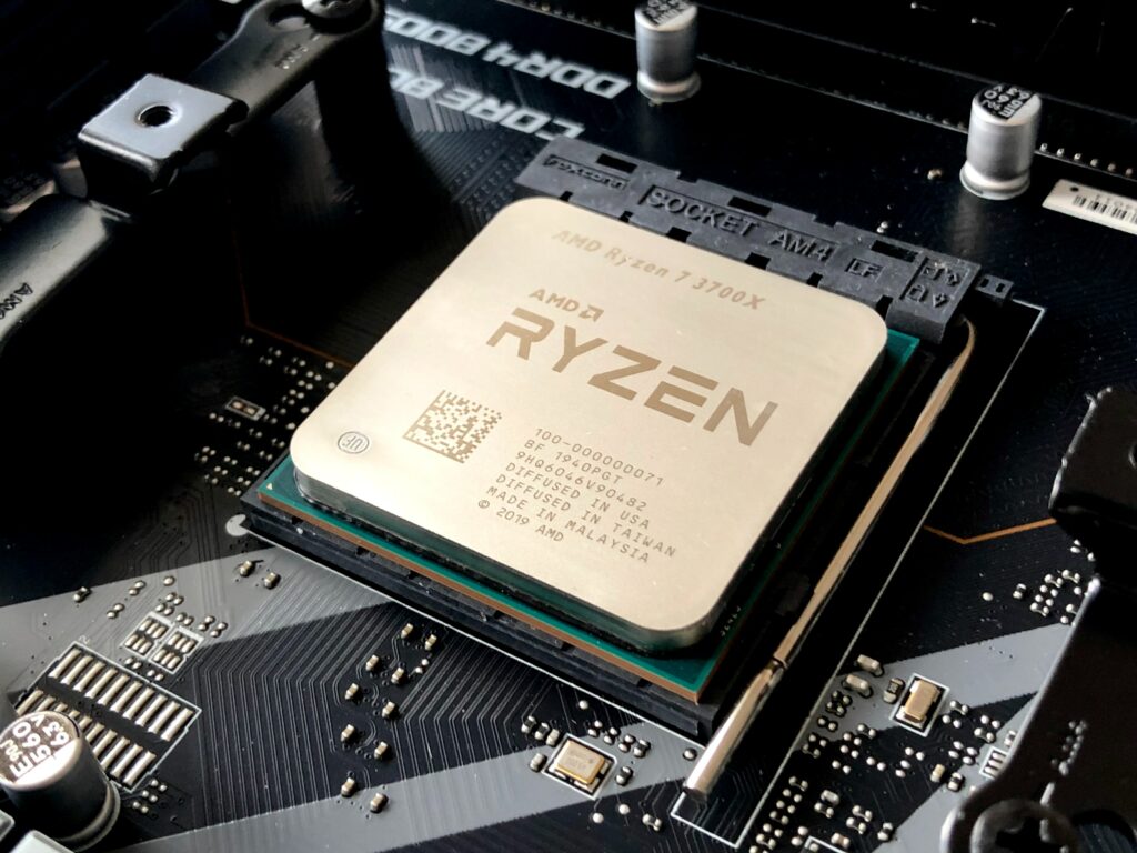unocero - Reporte: Intel quiere comprar la empresa que fabrica chips ...